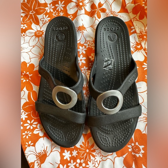 CROCS | Shoes | Crocs Black And Silver Sandals With Textured Comfort ...